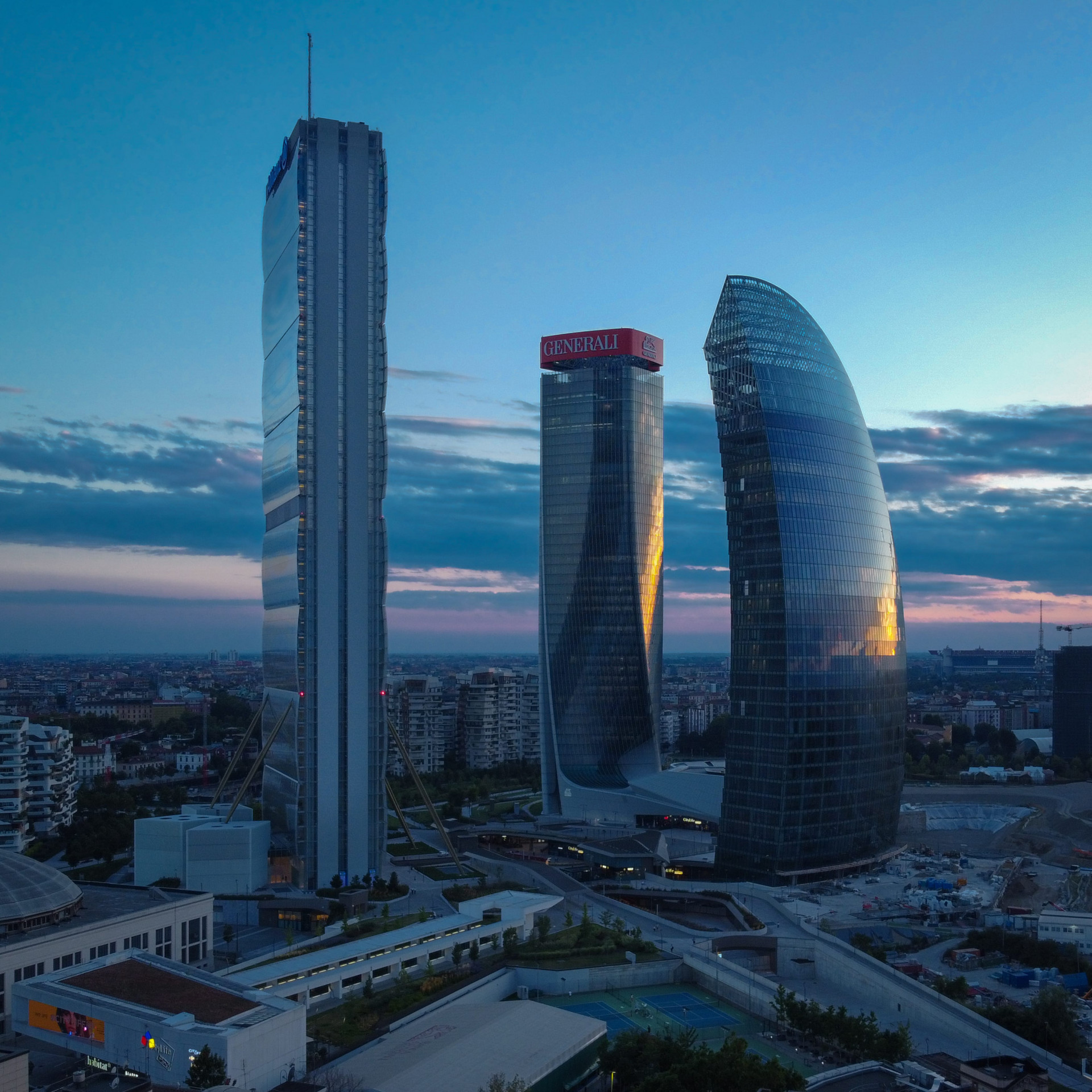Completata la Torre Libeskind a CityLife, la nuova casa di PwC - Luxury ...